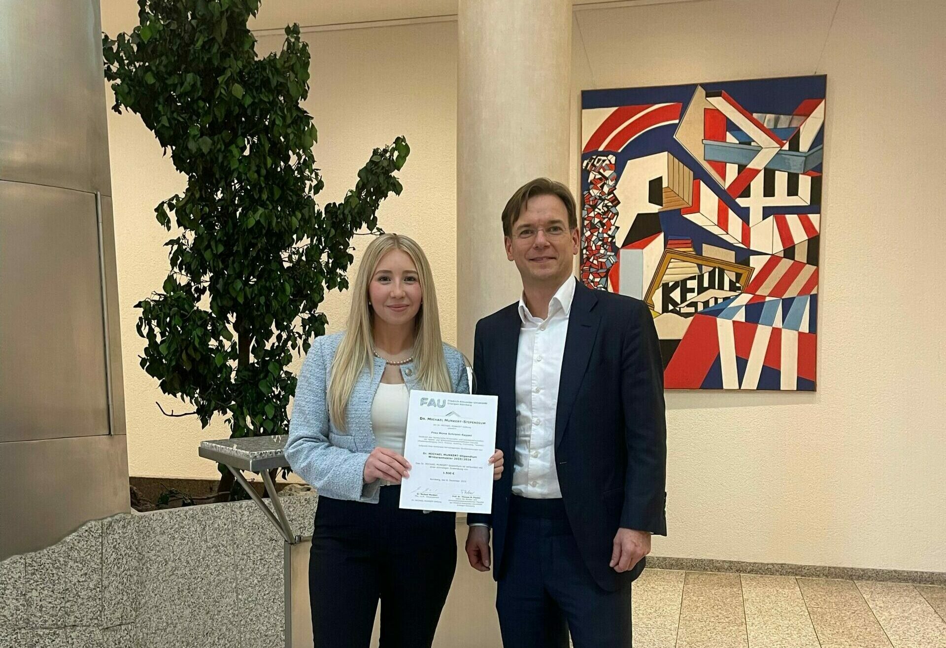 Dr. Michael Munkert-Stipendium im WS 23/24 geht an Frau Schraml-Rappel